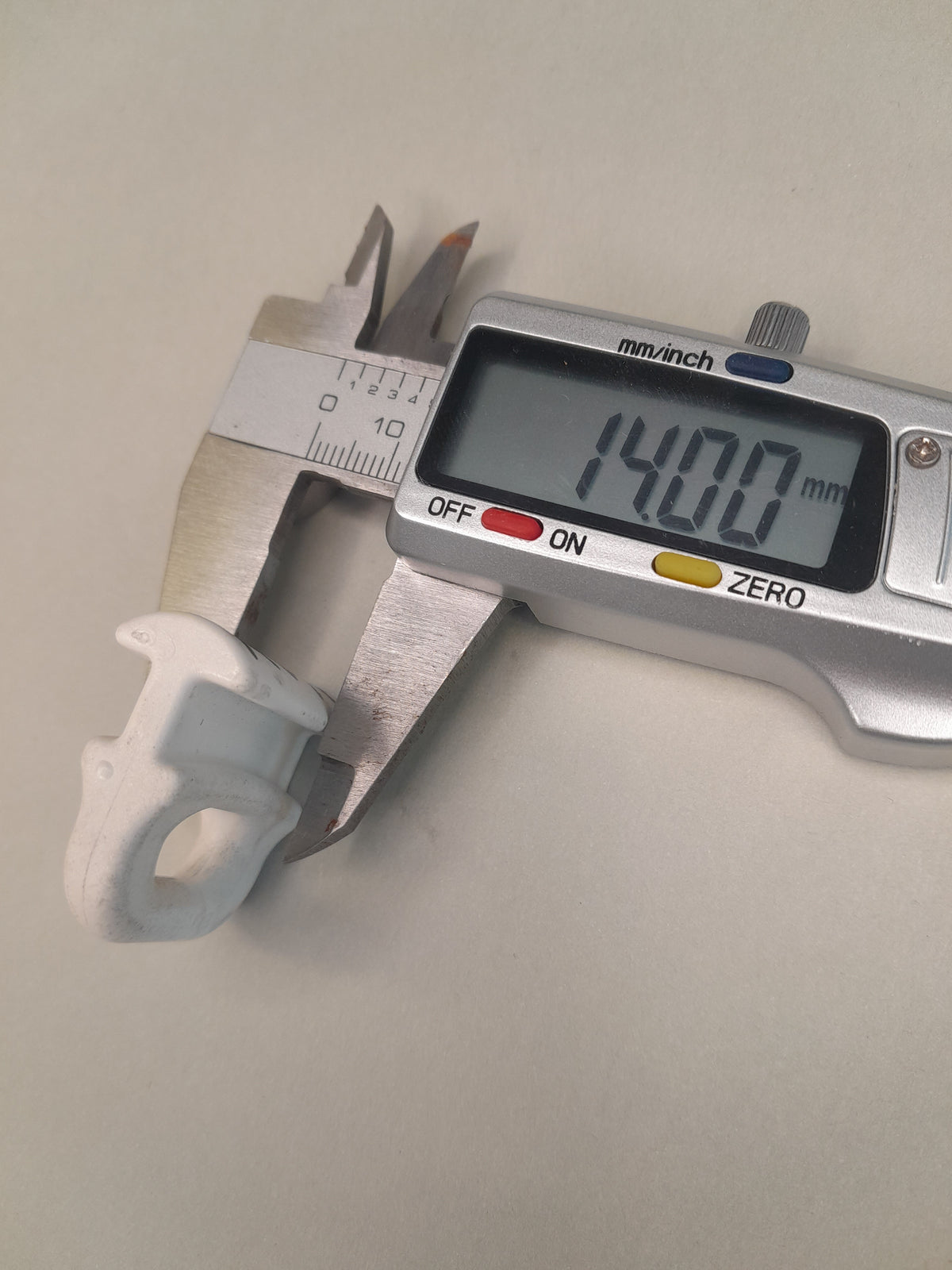 14mm Plastic Sail Slide #BB-A014 — Sail Exchange